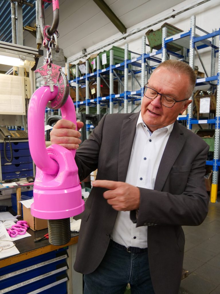 Why are RUD Chains Pink? - RUD